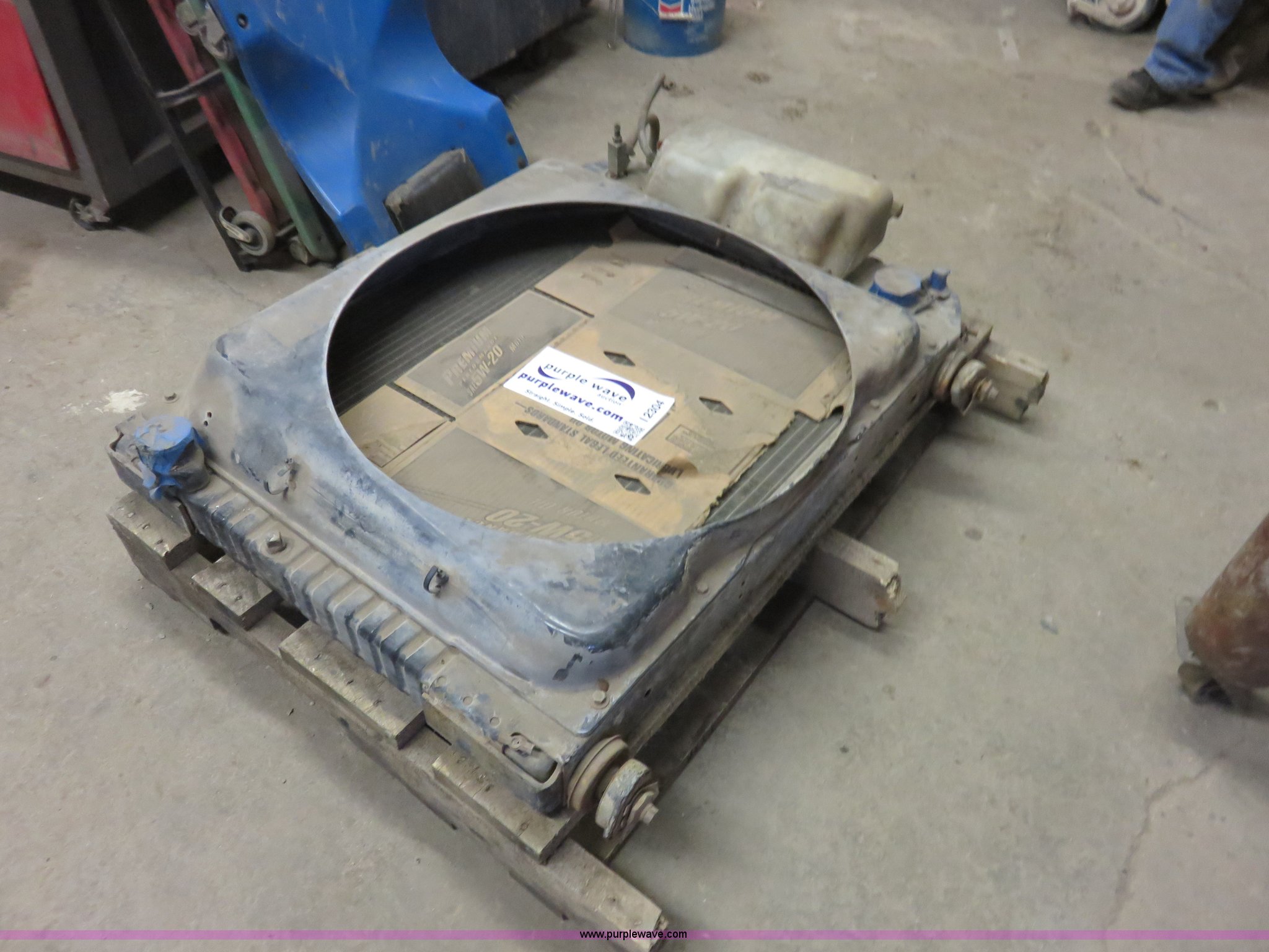 1976 Ford L8000 radiator in Manhattan, KS | Item I2304 sold | Purple Wave