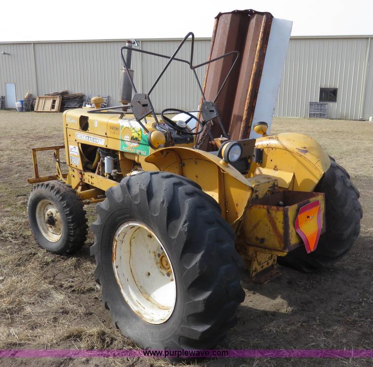 International 2544 tractor in Topeka, KS | Item K7224 sold | Purple Wave