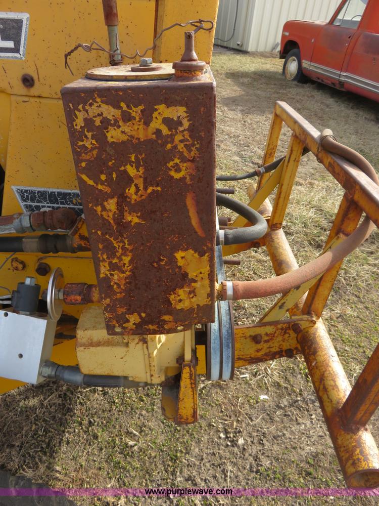 International 2544 tractor in Topeka, KS | Item K7224 sold | Purple Wave