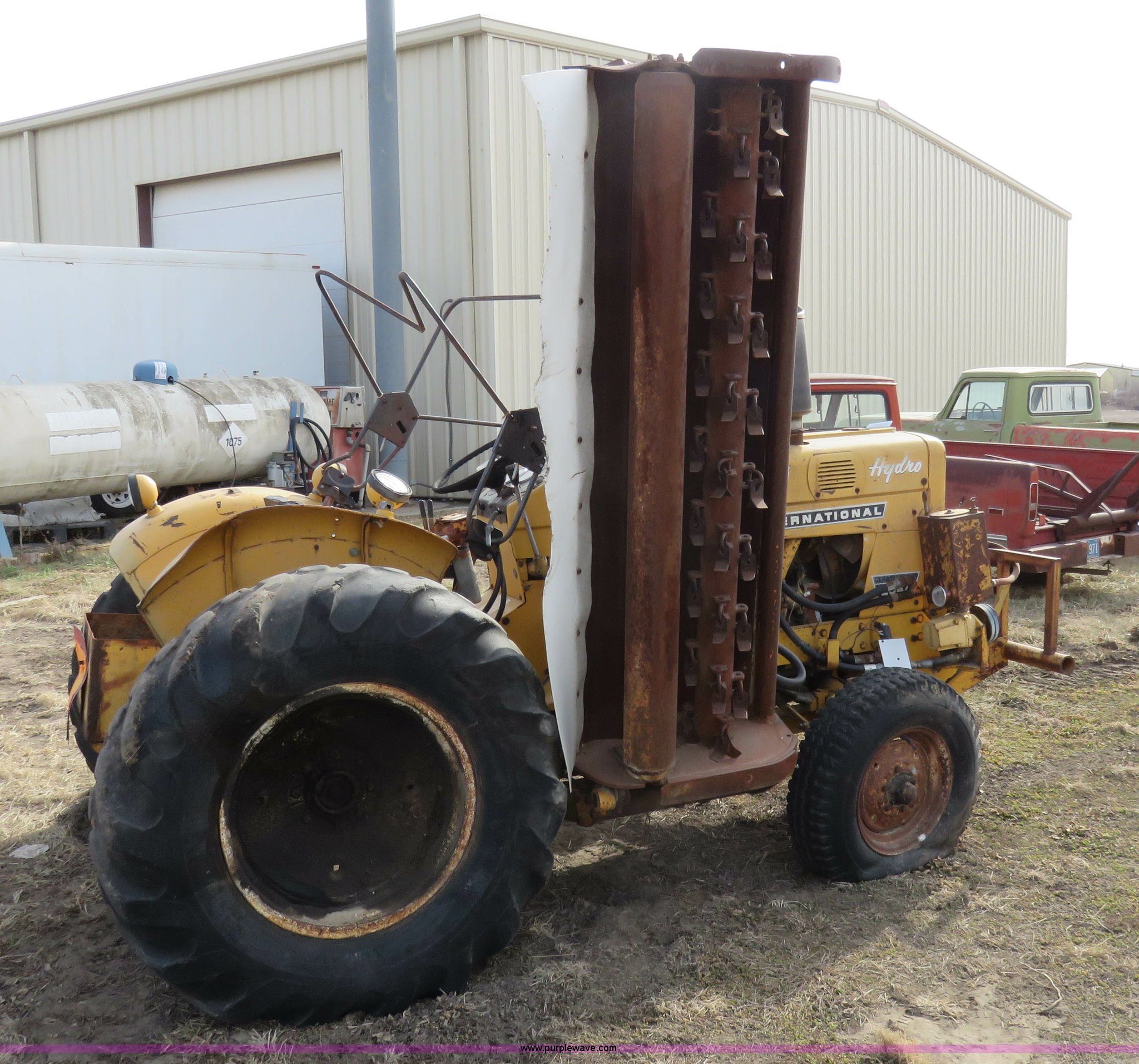 International 2544 tractor in Topeka, KS | Item K7224 sold | Purple Wave