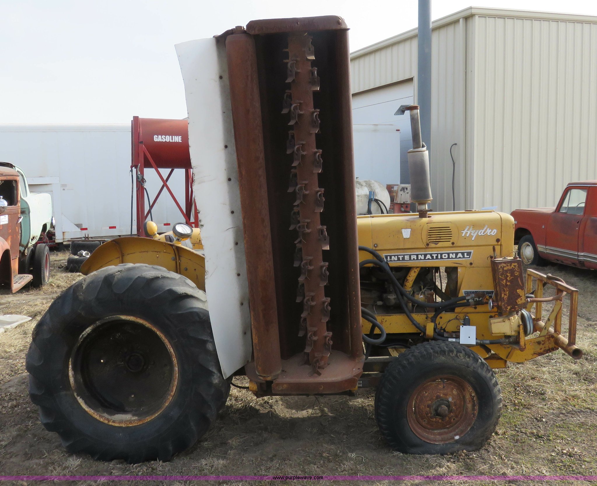 International 2544 tractor in Topeka, KS | Item K7224 sold | Purple Wave