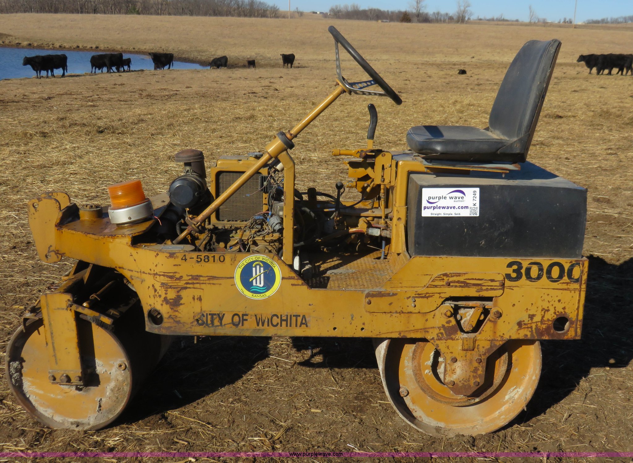 Mauldin 3000 vibratory smooth double drum roller in Holton, KS | Item ...