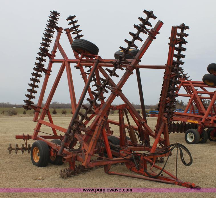 35' mulch treader in Cunningham, KS | Item L6531 sold | Purple Wave