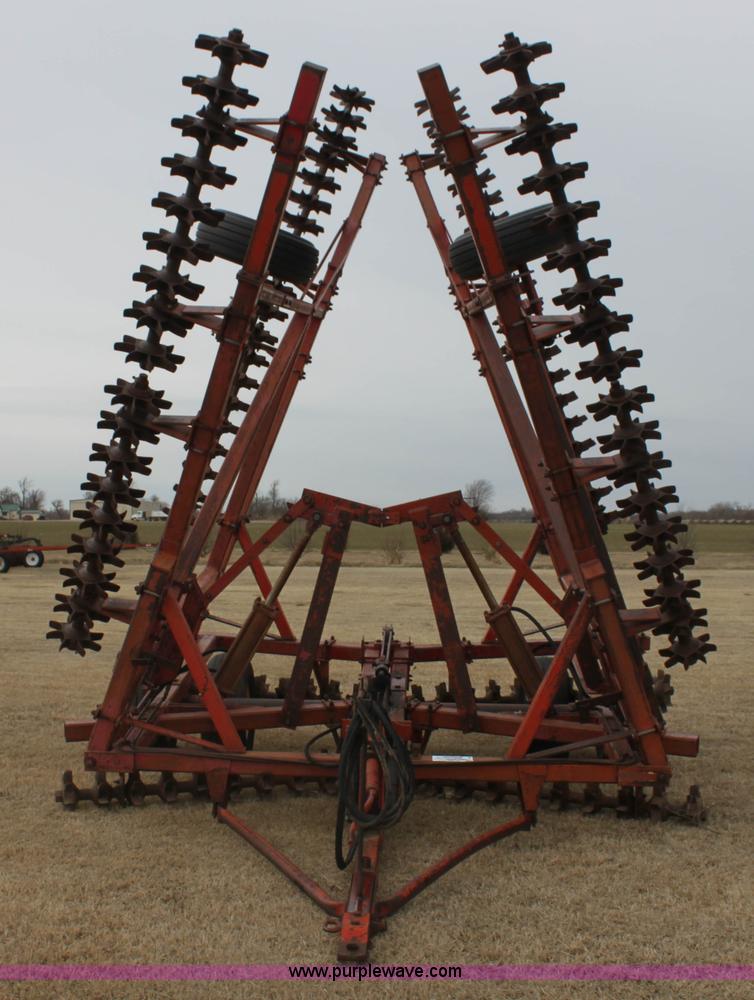 35' mulch treader in Cunningham, KS | Item L6531 sold | Purple Wave