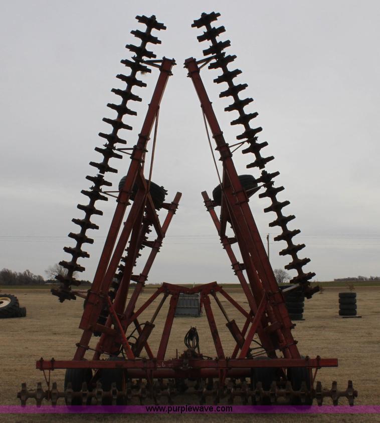 35' mulch treader in Cunningham, KS | Item L6531 sold | Purple Wave