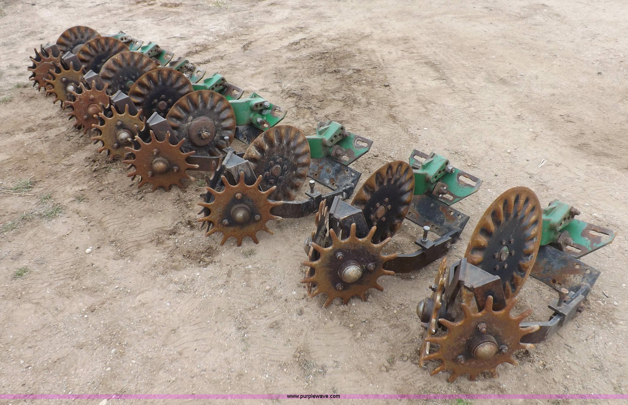 (8) cut up disk coulter assemblies in Sublette, KS | Item K3154 sold ...