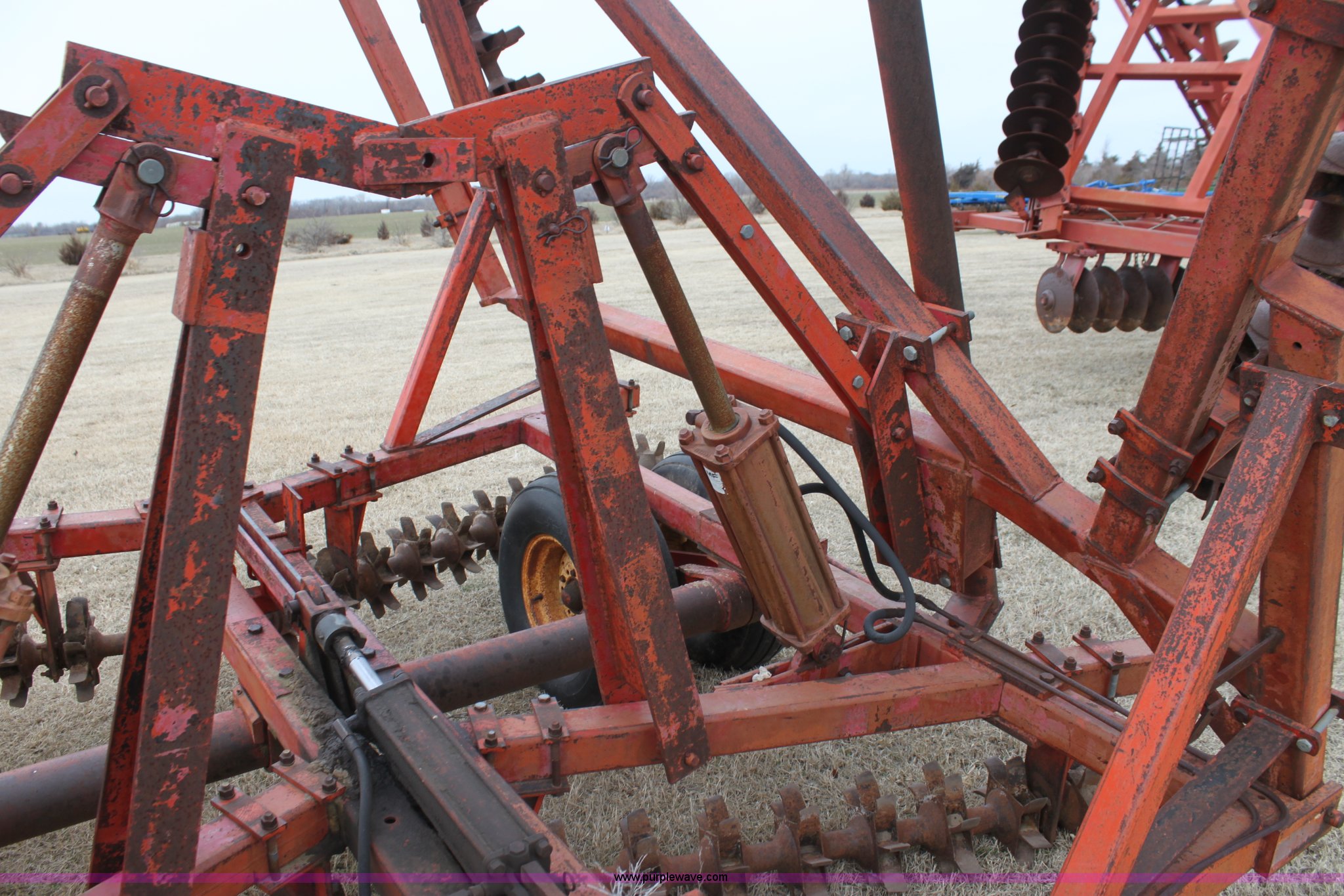 35' mulch treader in Cunningham, KS | Item L6531 sold | Purple Wave