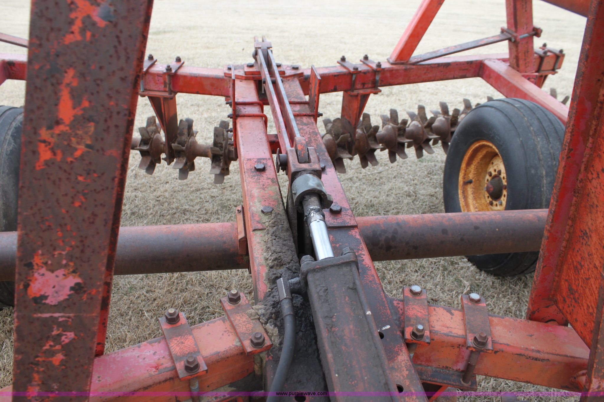 35' mulch treader in Cunningham, KS | Item L6531 sold | Purple Wave