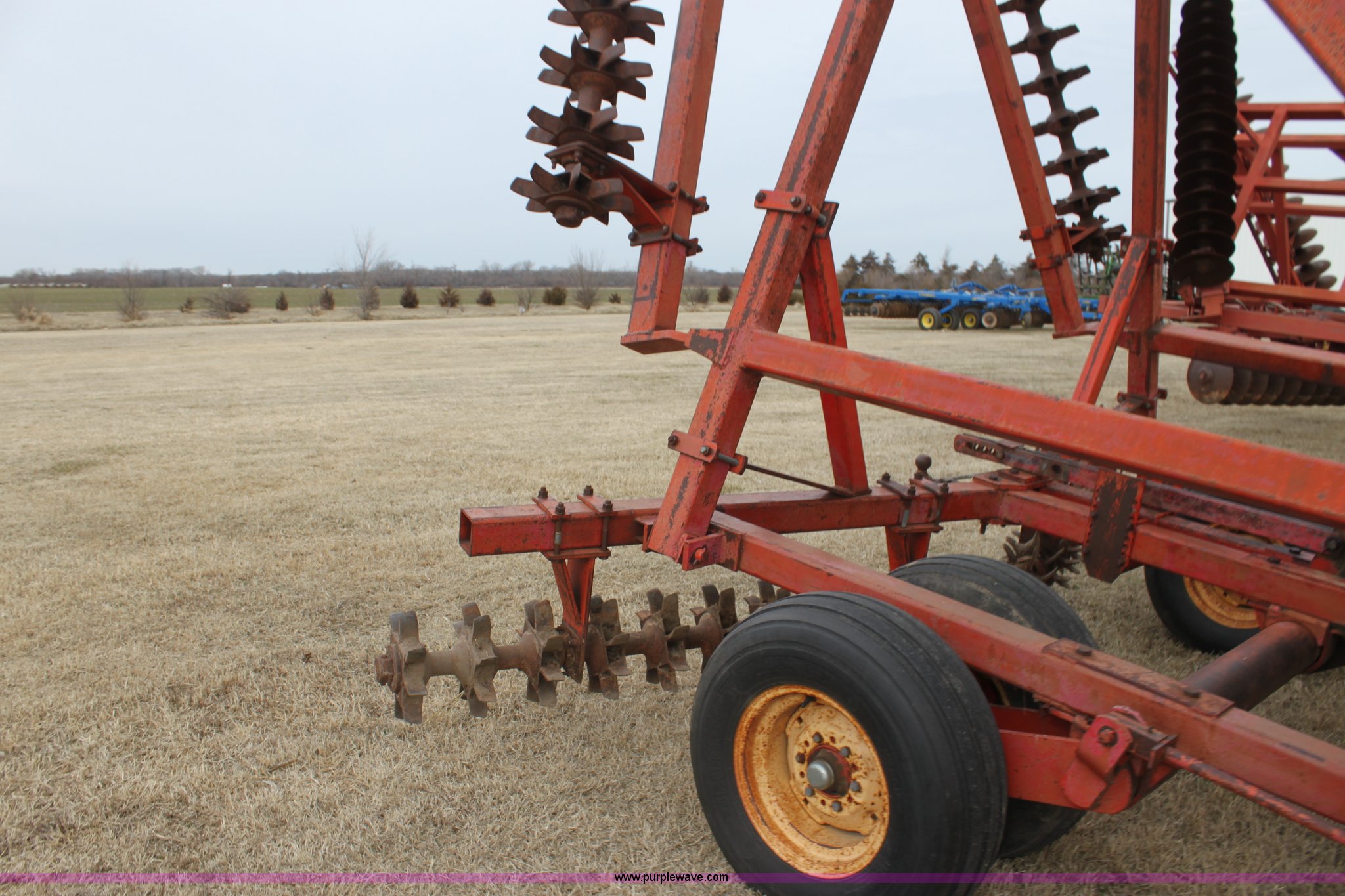 35' mulch treader in Cunningham, KS | Item L6531 sold | Purple Wave