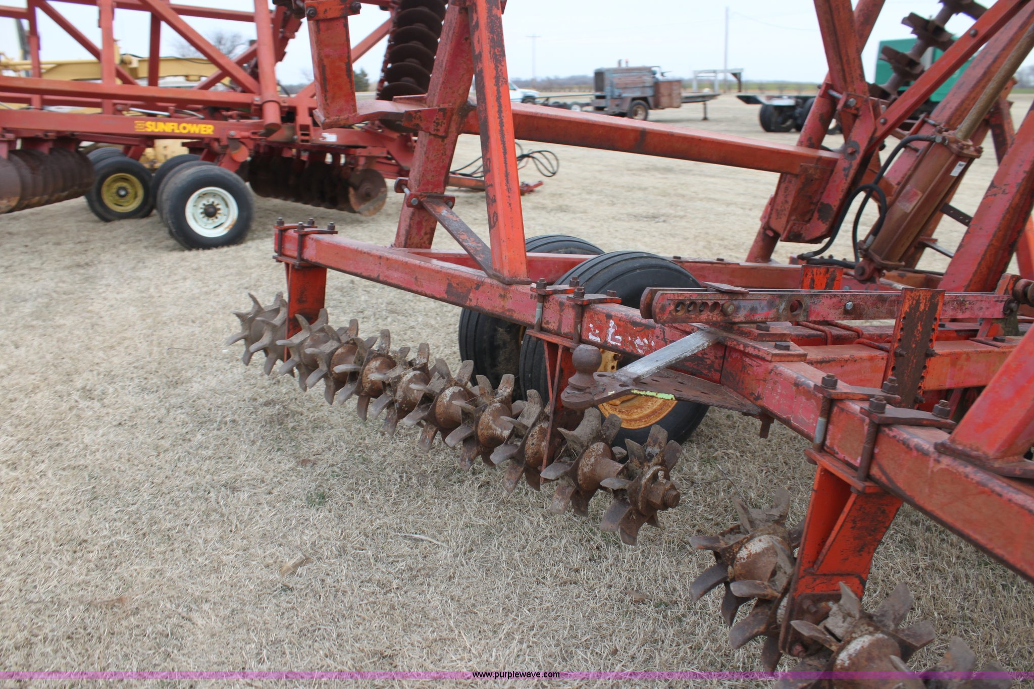 35' mulch treader in Cunningham, KS | Item L6531 sold | Purple Wave