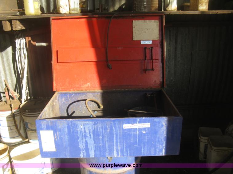 Parts washer in Lyons, KS | Item BD9512 sold | Purple Wave