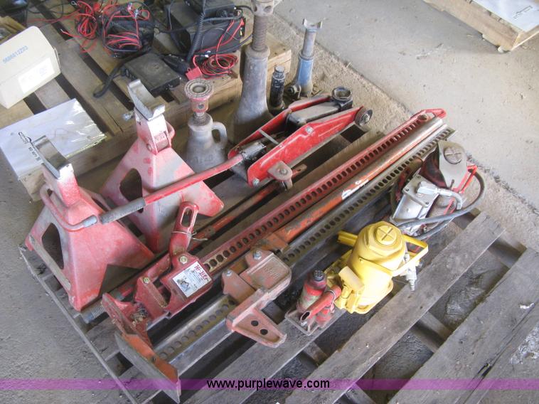 Assorted jacks and stands in Lyons, KS | Item BD9572 sold | Purple Wave