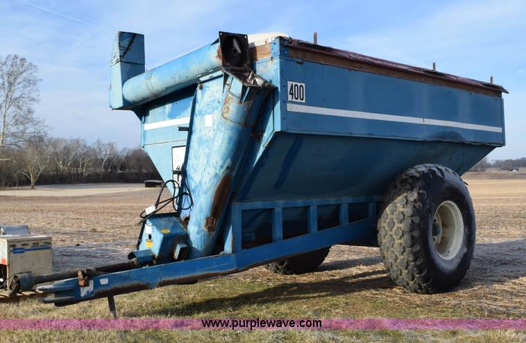 Kinze 400 grain cart in Riddleton, TN | Item I8528 sold | Purple Wave