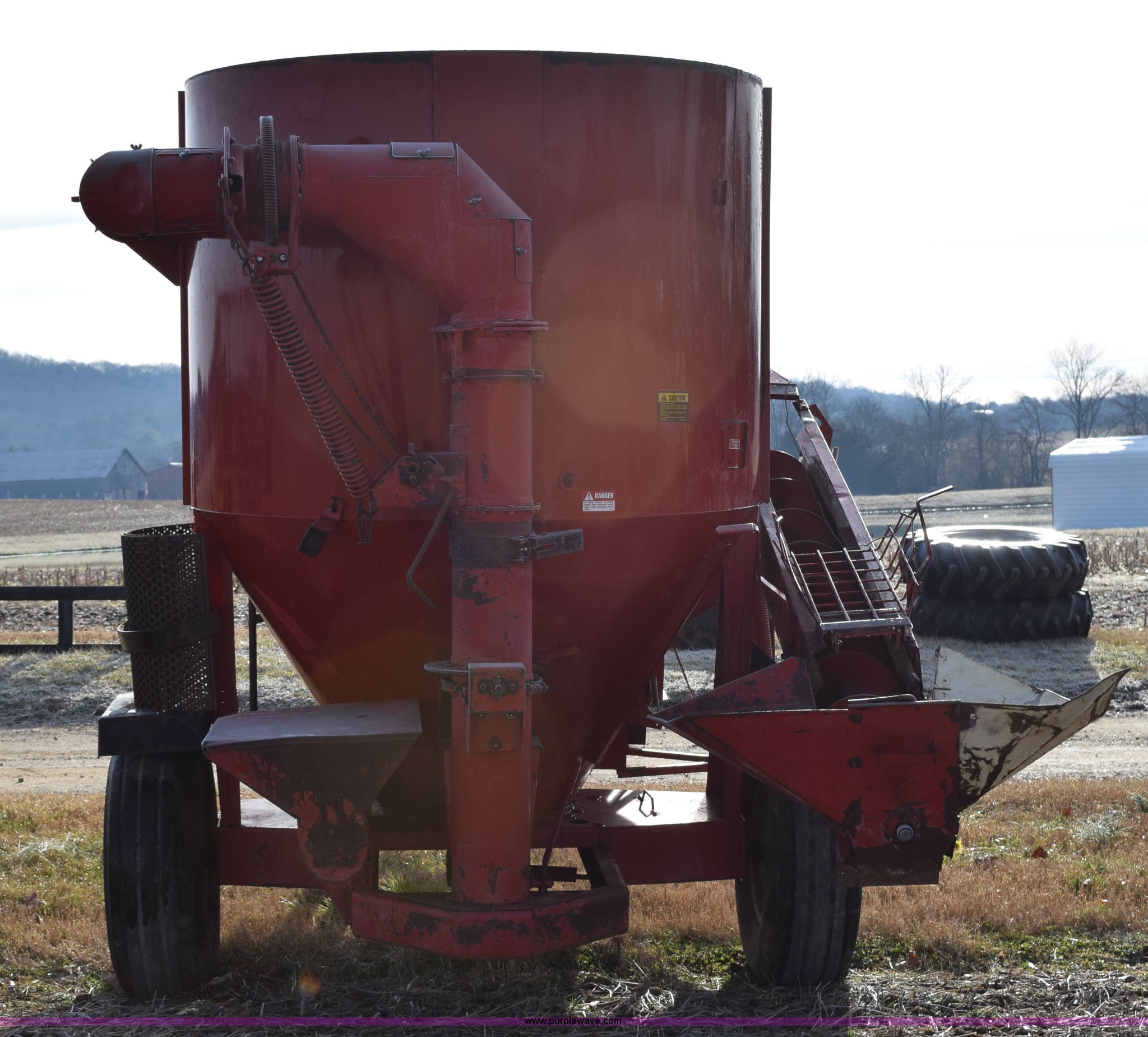 Case IH 1250 grinder mixer in Riddleton, TN | Item I8525 sold | Purple Wave