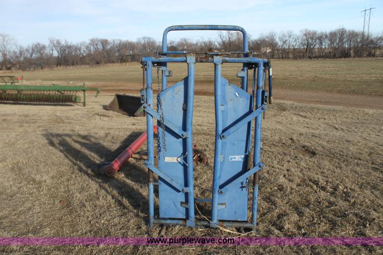 Priefert cattle head gate in Ponca City, OK | Item BR9497 sold | Purple ...