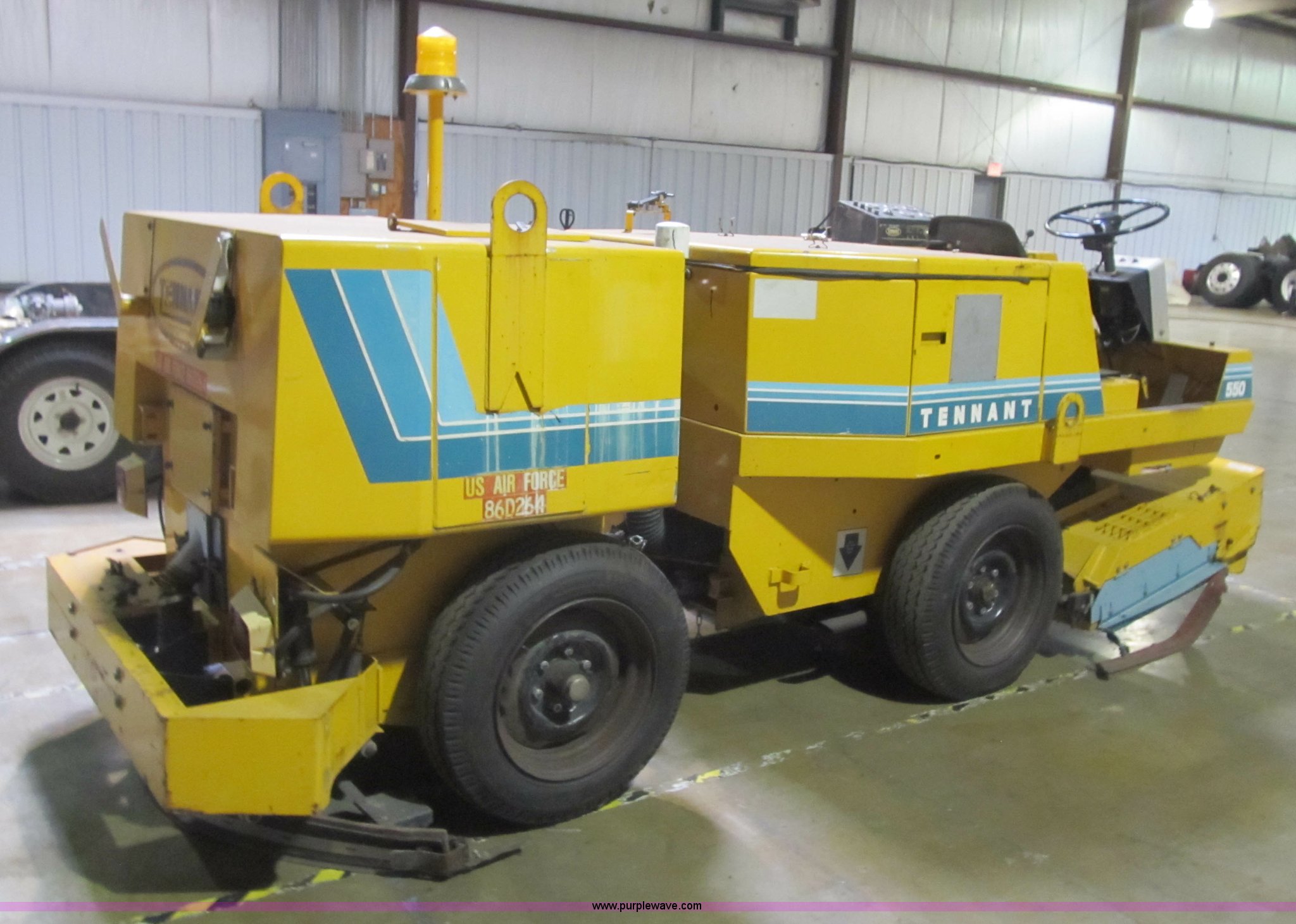 Tennant 550D articulating wet/vac floor scrubber in Olathe, KS | Item ...
