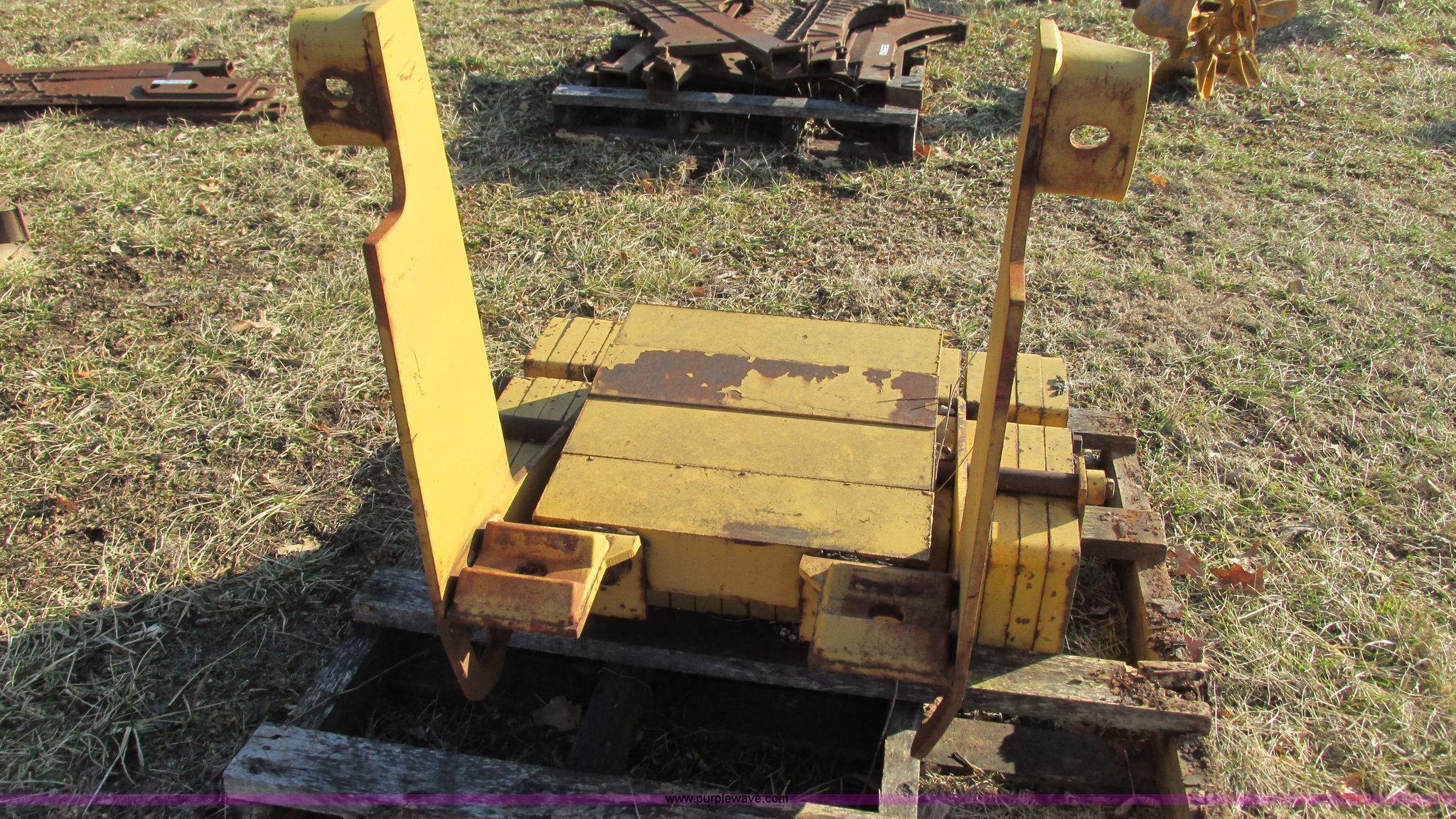 Vermeer 8550 front weights in Halfway, MO | Item AY9969 sold | Purple Wave
