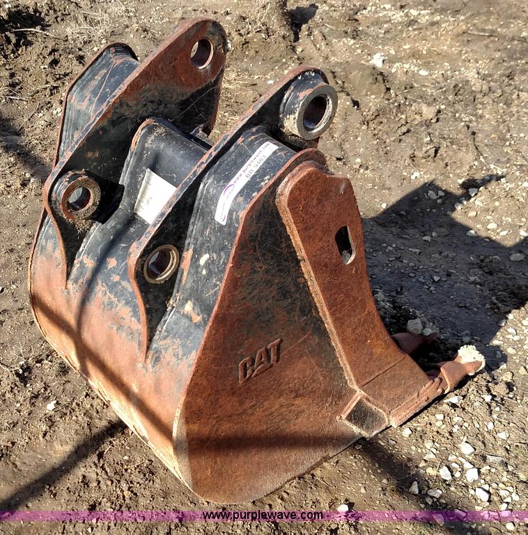 Caterpillar 24"W five tooth backhoe bucket in Emporia, KS | Item BR9483 ...
