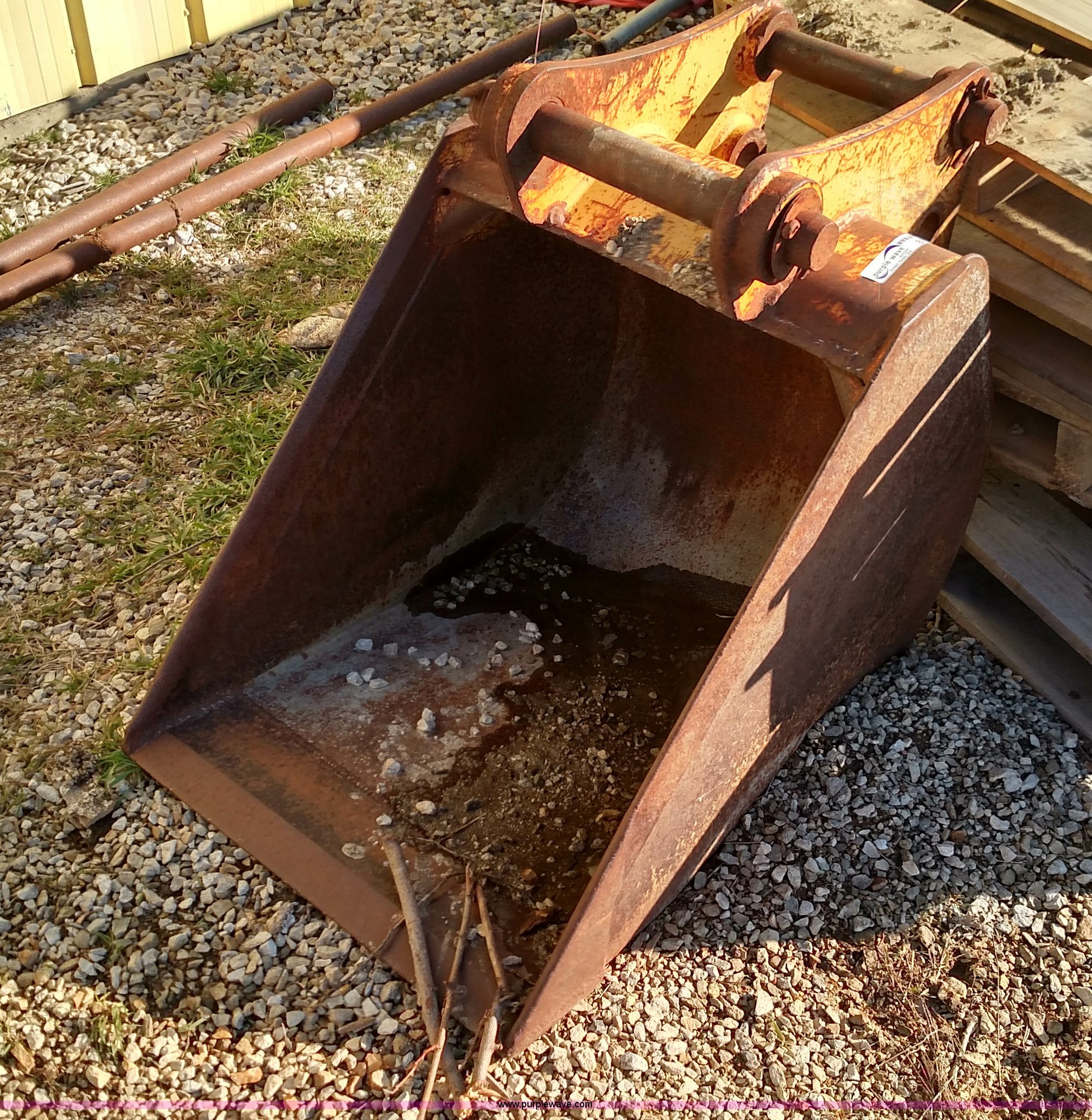 Caterpillar 24"W smooth backhoe bucket in Emporia, KS | Item BR9471 ...