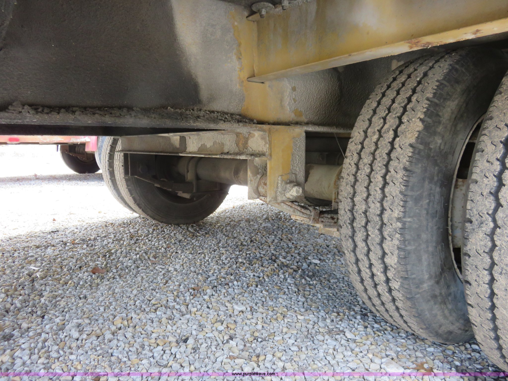 1998 Eager Beaver 10HDB-PT trailer in Shawnee, KS | Item I2437 sold | Purple Wave