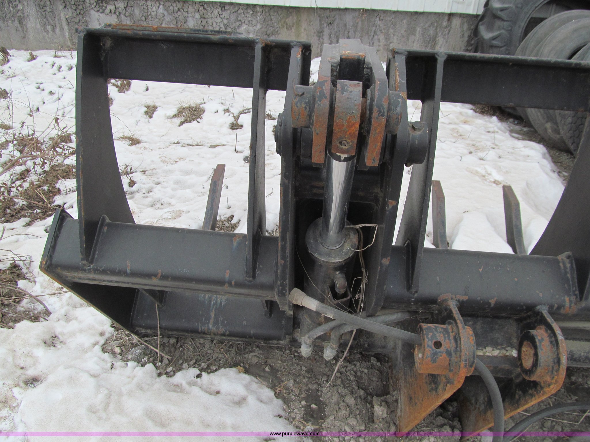 Fleco dual arm grapple rake in Harvey, IA | Item J3263 sold | Purple Wave