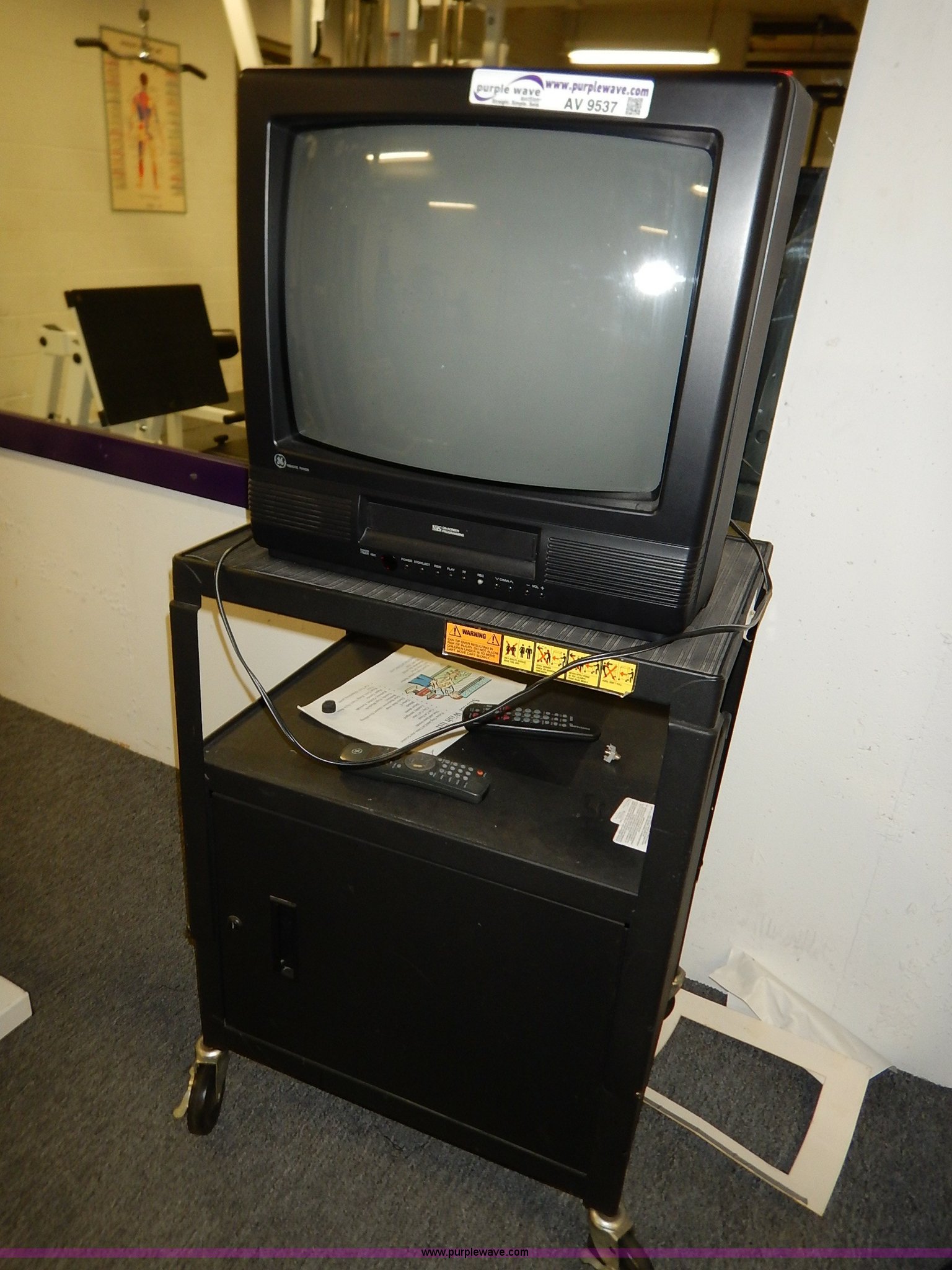 GE 20" television/VCR combination in Manhattan, KS | Item AV9537 sold ...