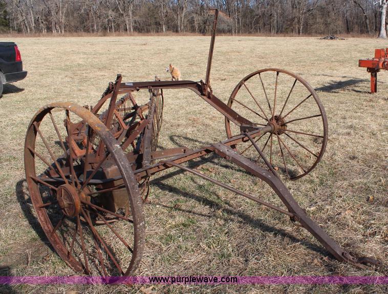 Case side delivery rake in Tonganoxie, KS | Item BO9489 sold | Purple Wave