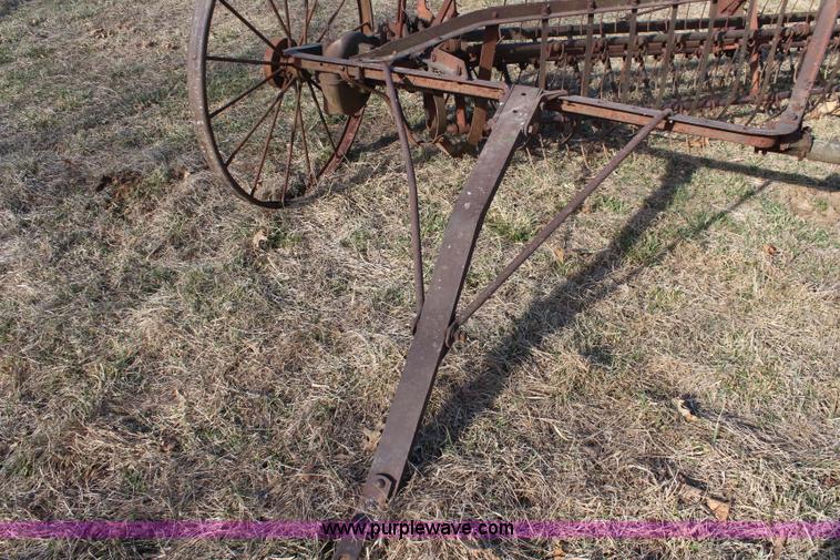 Case side delivery rake in Tonganoxie, KS | Item BO9489 sold | Purple Wave