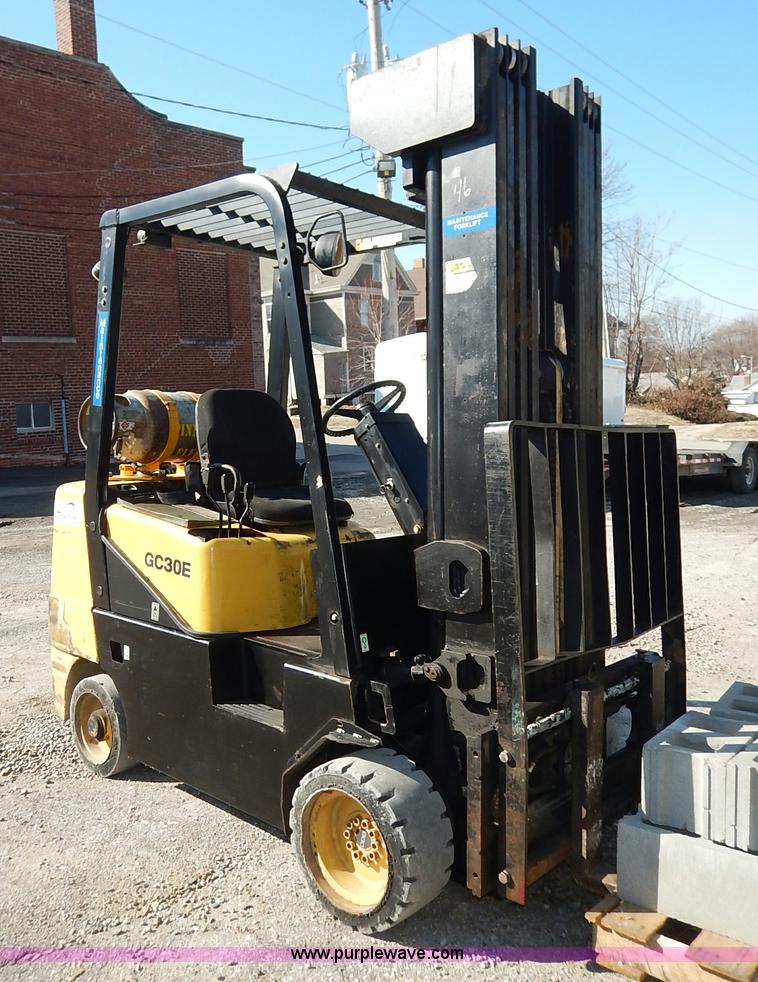 Daewoo GC30E fork lift in St. Joseph, MO | Item I5035 sold | Purple Wave
