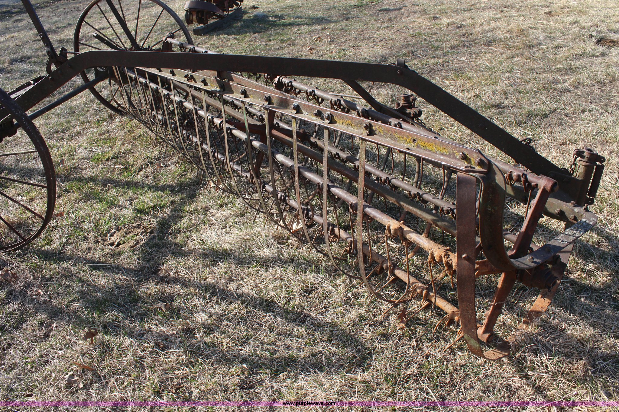 Case side delivery rake in Tonganoxie, KS | Item BO9489 sold | Purple Wave