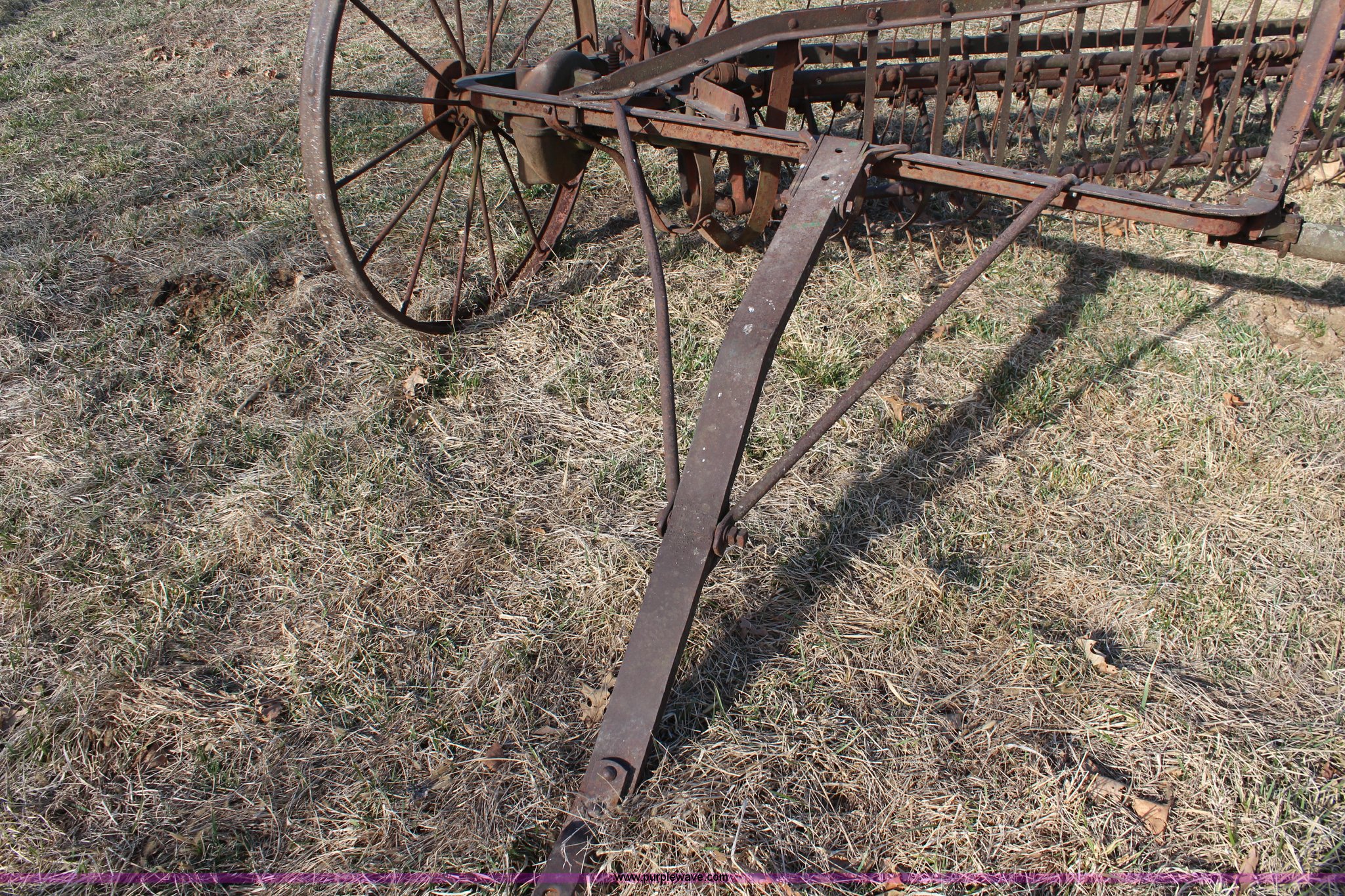 Case side delivery rake in Tonganoxie, KS | Item BO9489 sold | Purple Wave