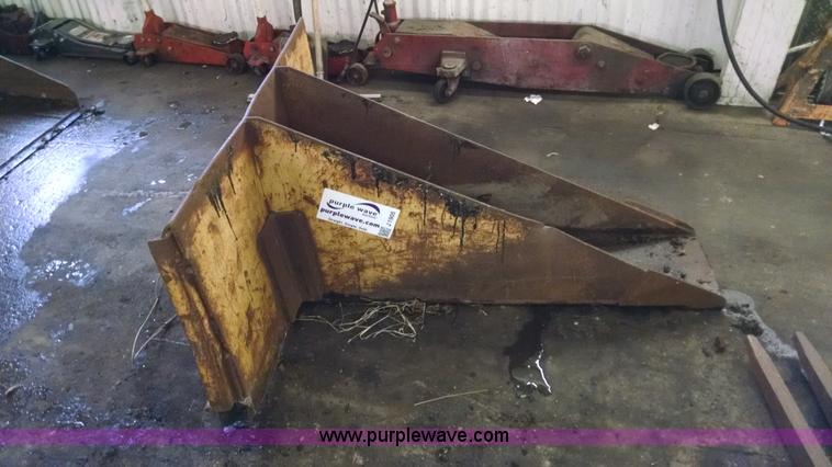 Skid steer trench bucket in Inver Grove Heights, MN | Item J1905 sold ...