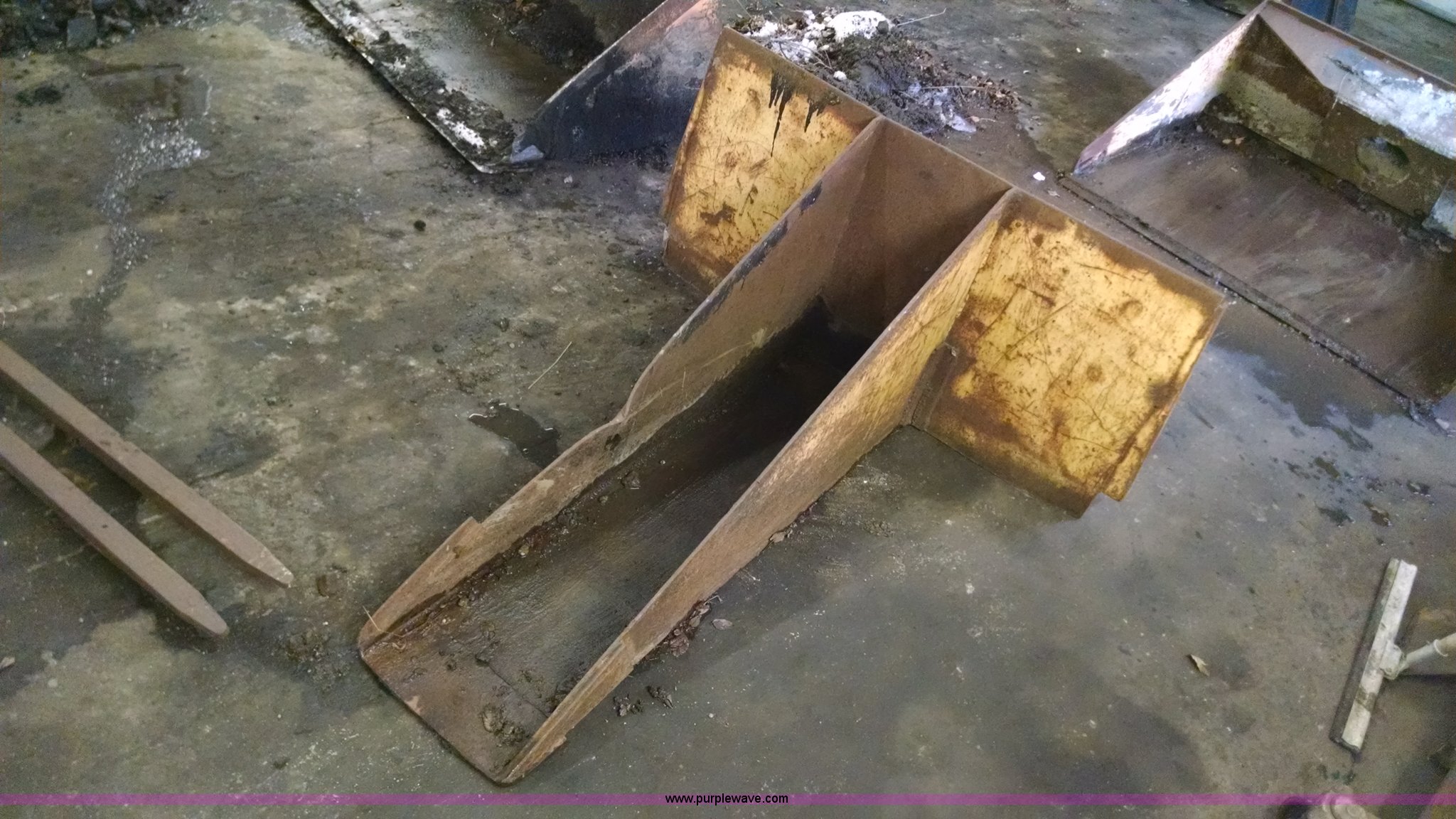 Skid steer trench bucket in Inver Grove Heights, MN | Item J1905 sold ...