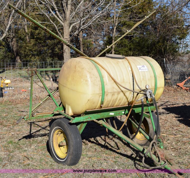 Pull type sprayer in Buhler, KS | Item K2380 sold | Purple Wave