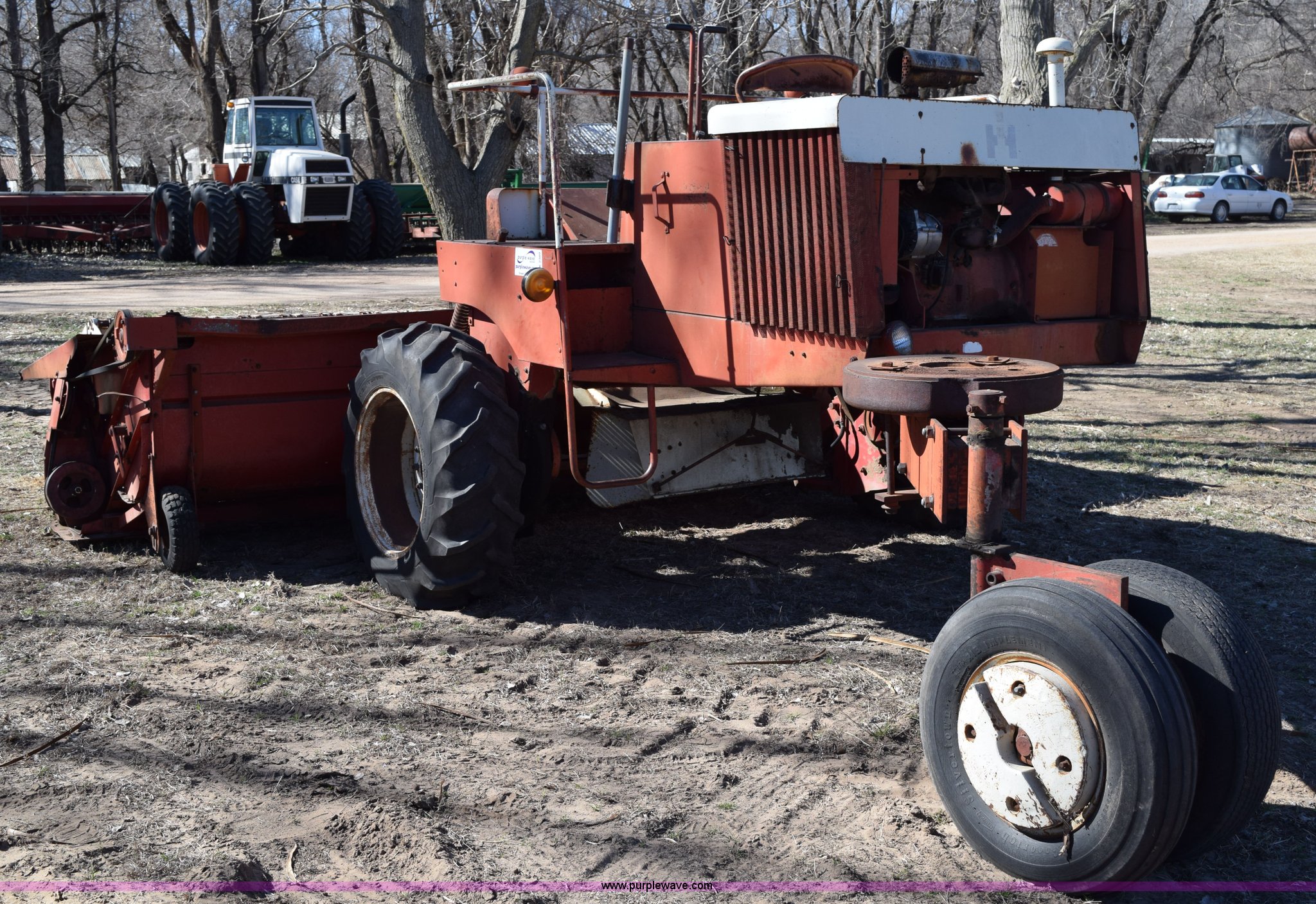 International 275 self-propelled swather in Buhler, KS | Item K2389 ...