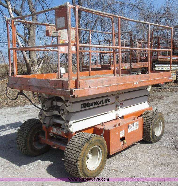 Hunterlift 2560 scissor lift in Grain Valley, MO | Item AY9493 sold ...