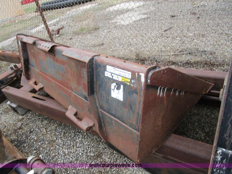 John Deere Worksite Pro skid steer bucket in Caney, KS | Item BA9360 ...