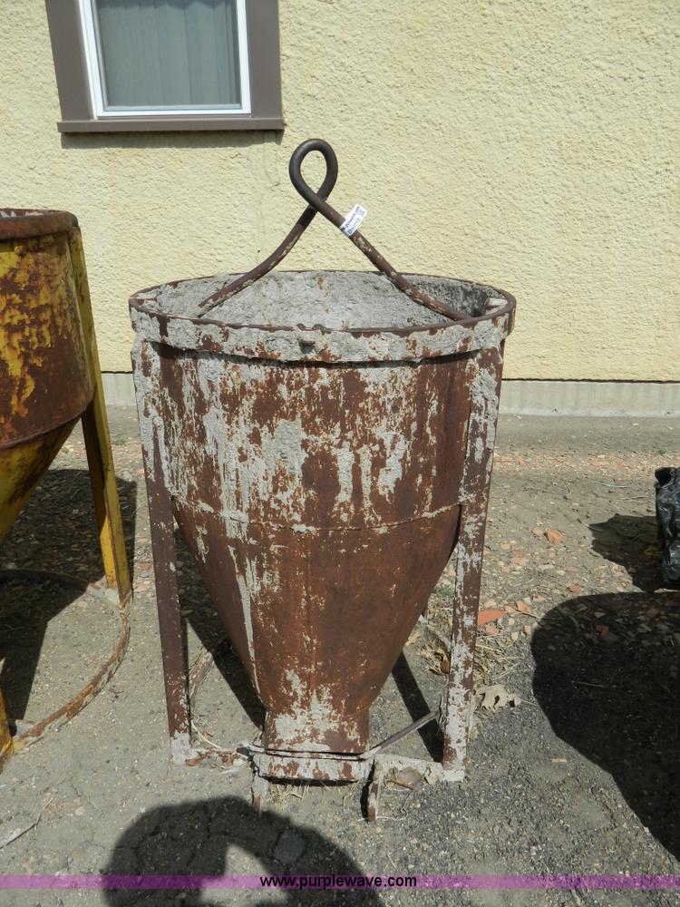 Concrete dump chute in Great Bend, KS | Item BH9710 sold | Purple Wave