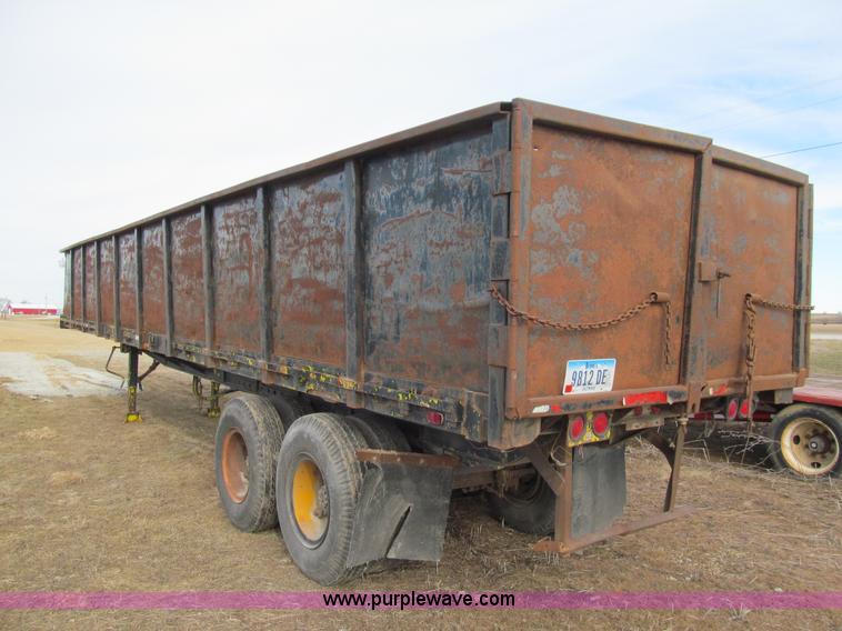 1974 Hobbs trailer in Bayard, IA | Item J3257 sold | Purple Wave