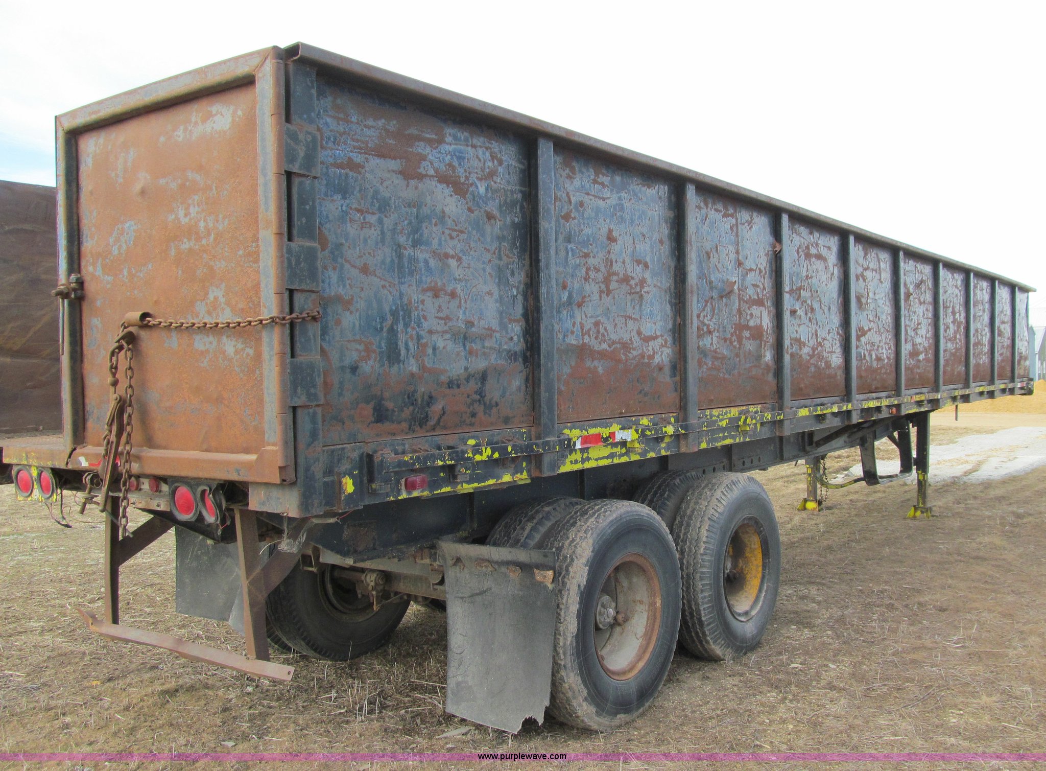 1974 Hobbs trailer in Bayard, IA | Item J3257 sold | Purple Wave