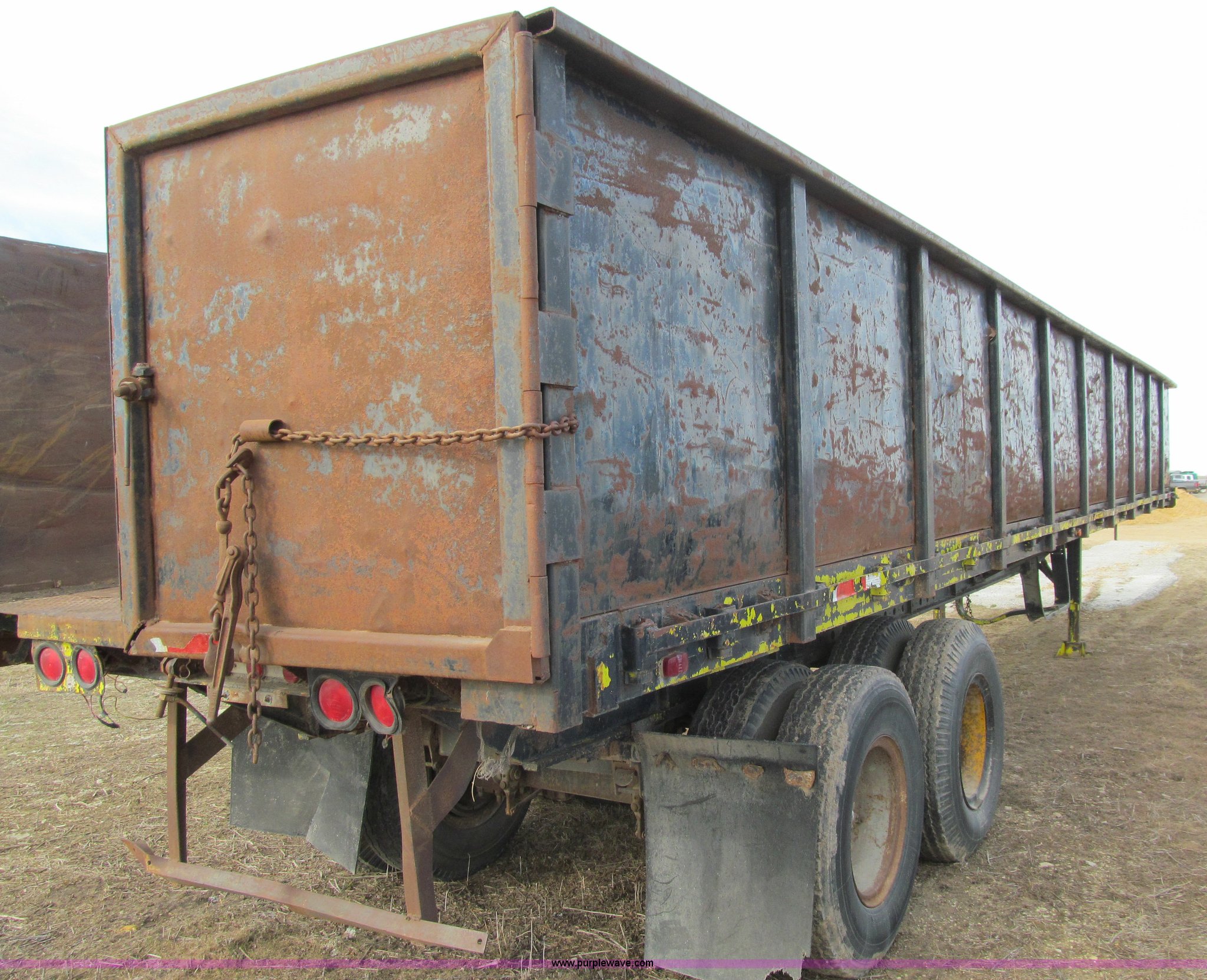 1974 Hobbs trailer in Bayard, IA | Item J3257 sold | Purple Wave