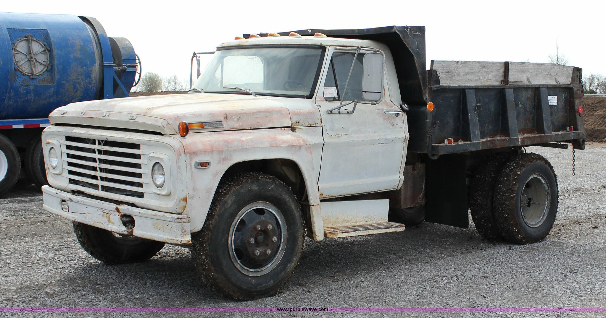 1972 Ford 600 dump truck in Cushing, OK | Item J2269 sold | Purple Wave