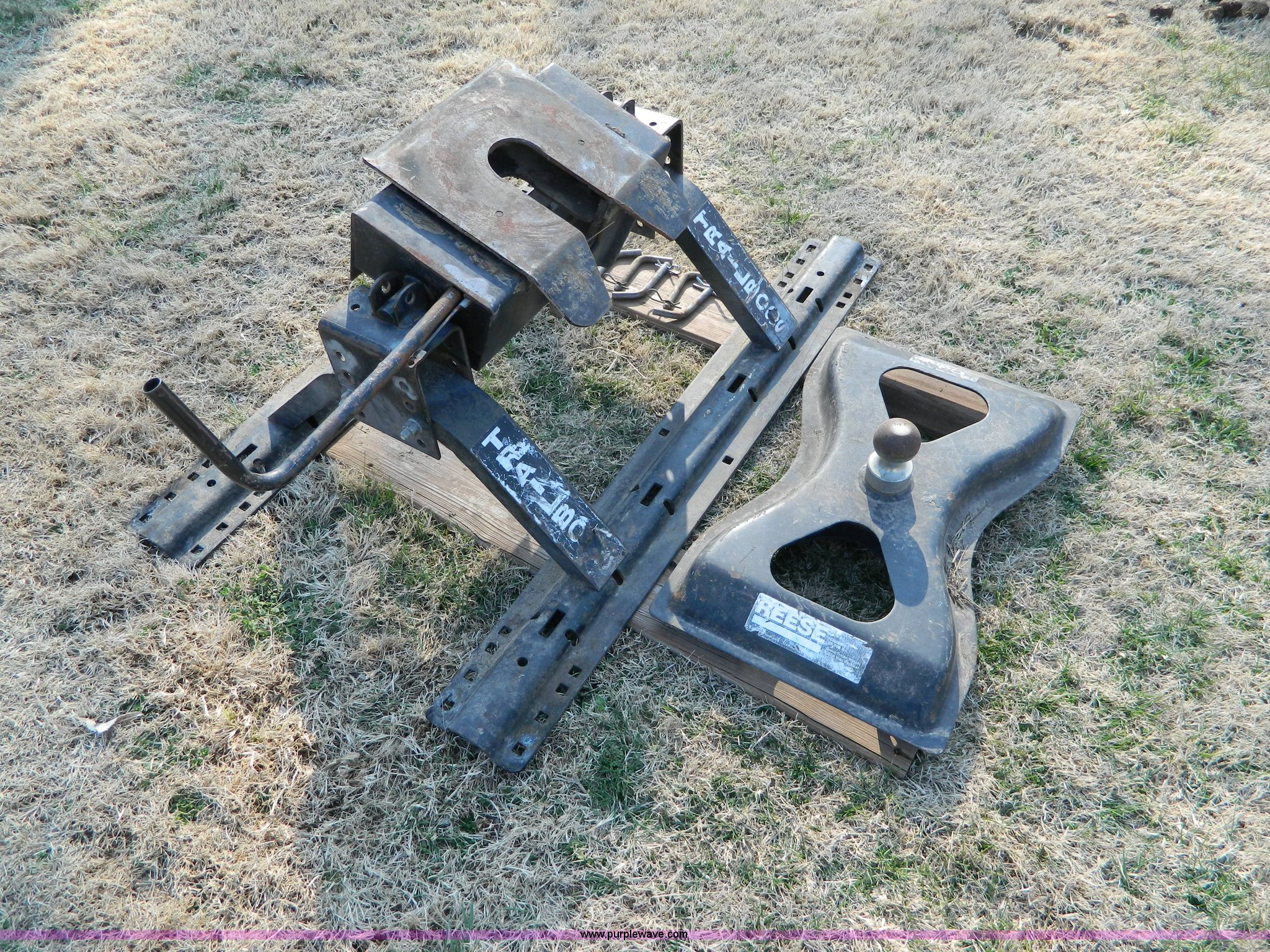 Trail Boss fifth wheel mount in Gypsum, KS | Item D6122 sold | Purple Wave