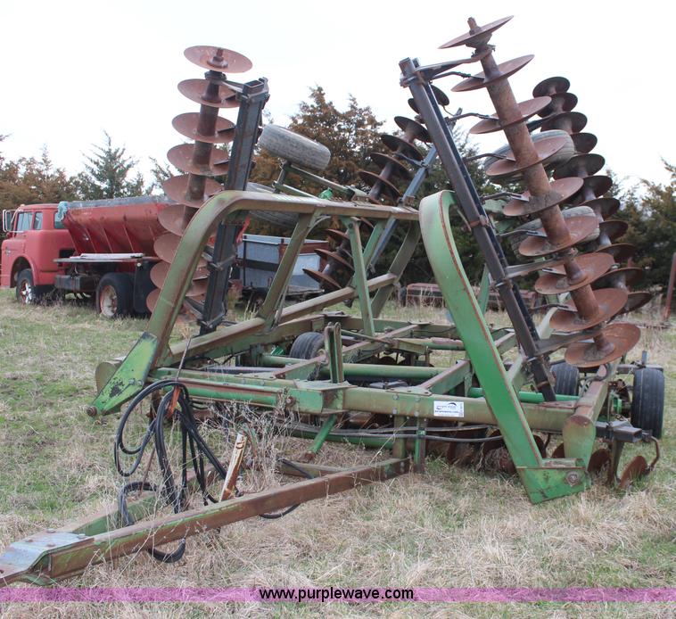 John Deere 335 disk in Baldwin City, KS | Item K8873 sold | Purple Wave