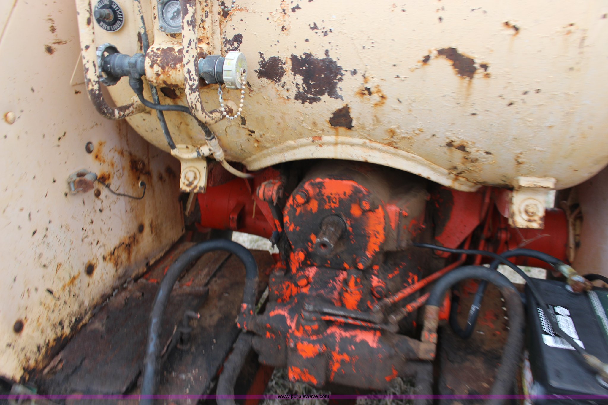 Case 940 Comfort King tractor in Rago, KS | Item F7570 sold | Purple Wave