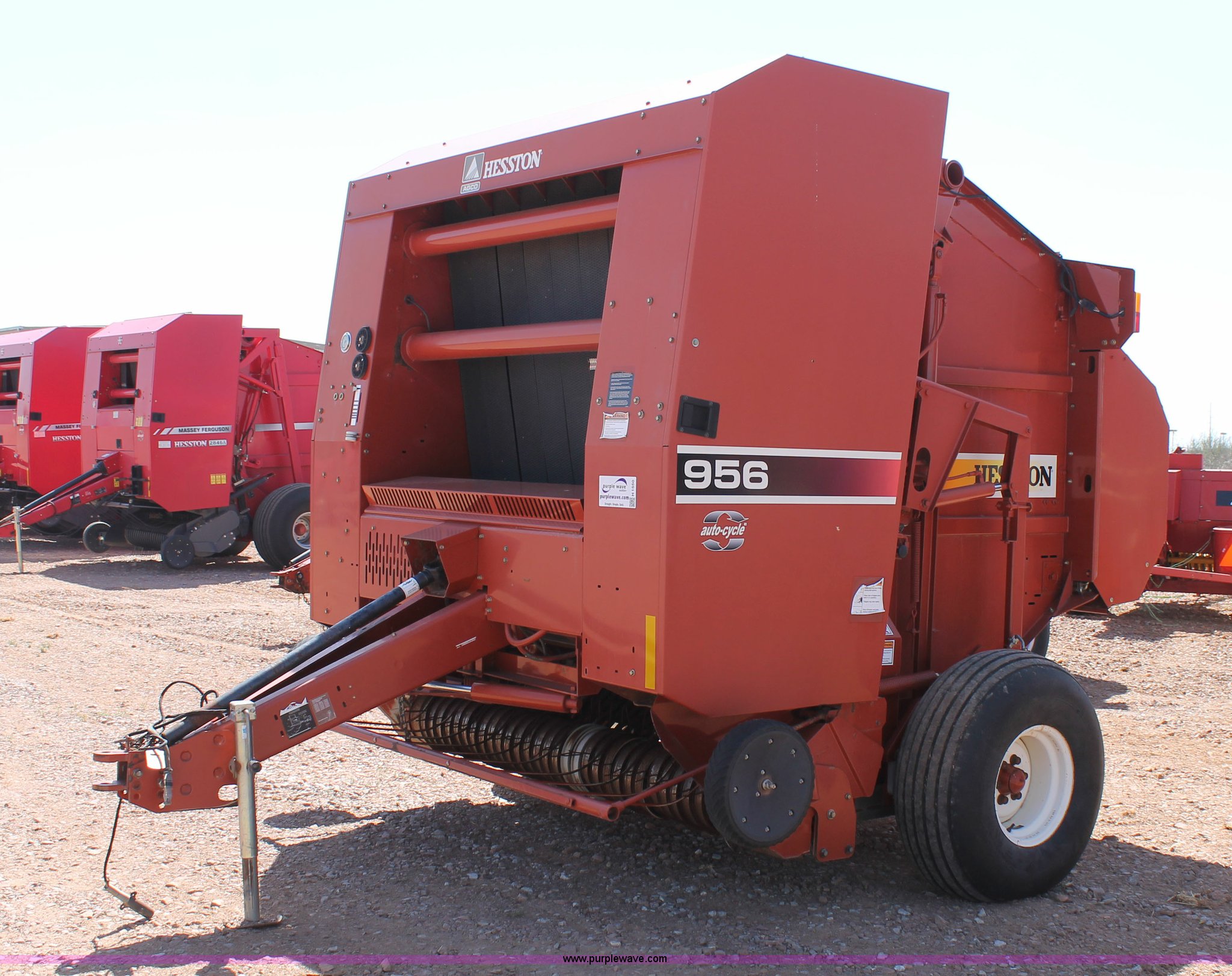 2005 Hesston 956A round baler in Altus, OK | Item H1550 sold | Purple Wave