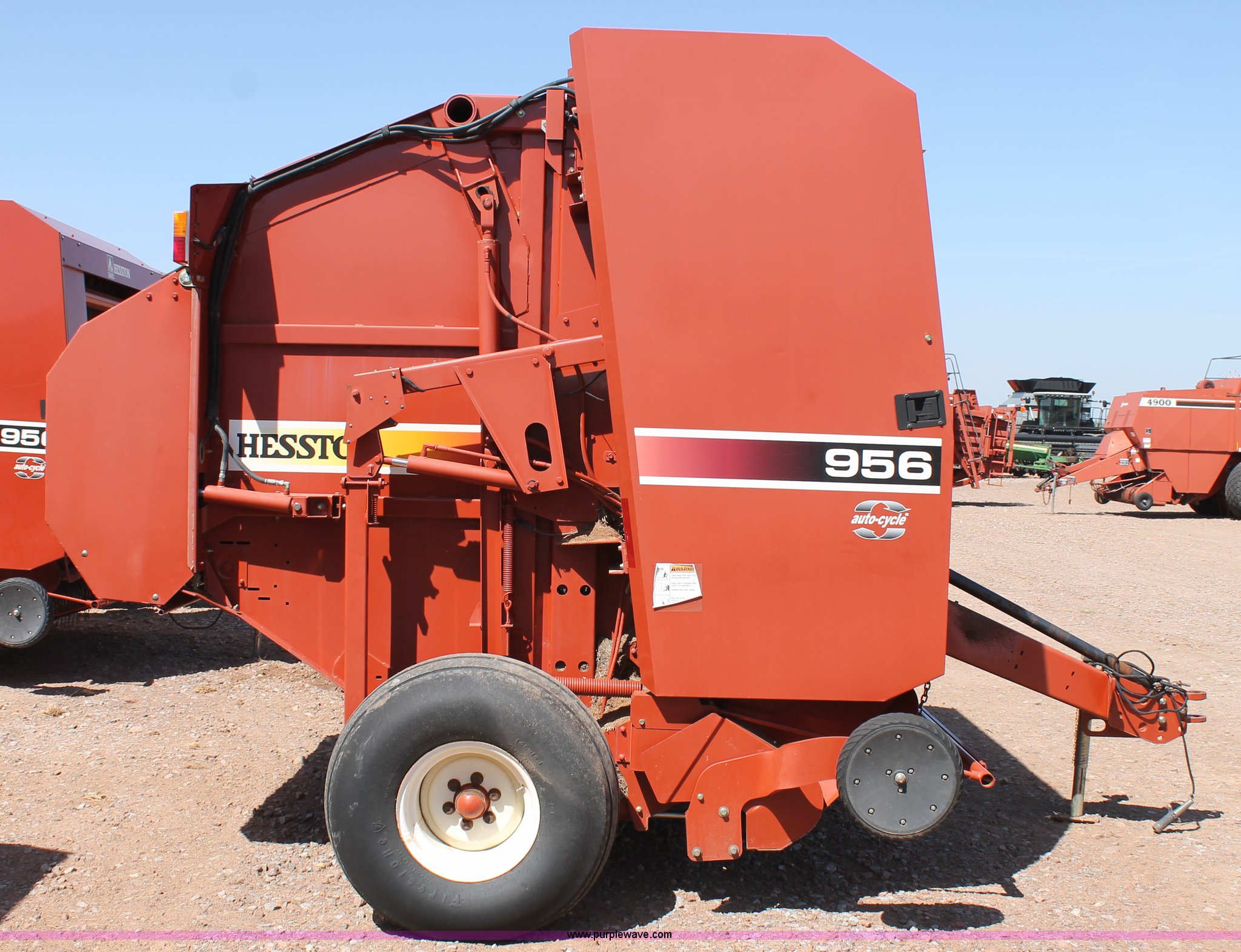 2005 Hesston 956A round baler in Altus, OK | Item H1550 sold | Purple Wave