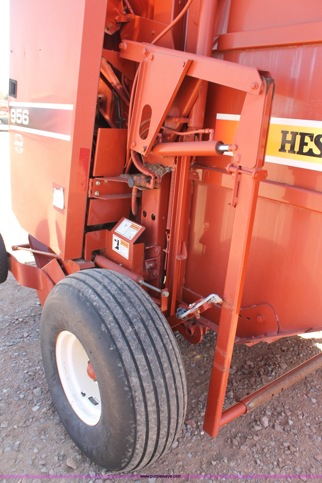 2005 Hesston 956A round baler in Altus, OK | Item H1550 sold | Purple Wave