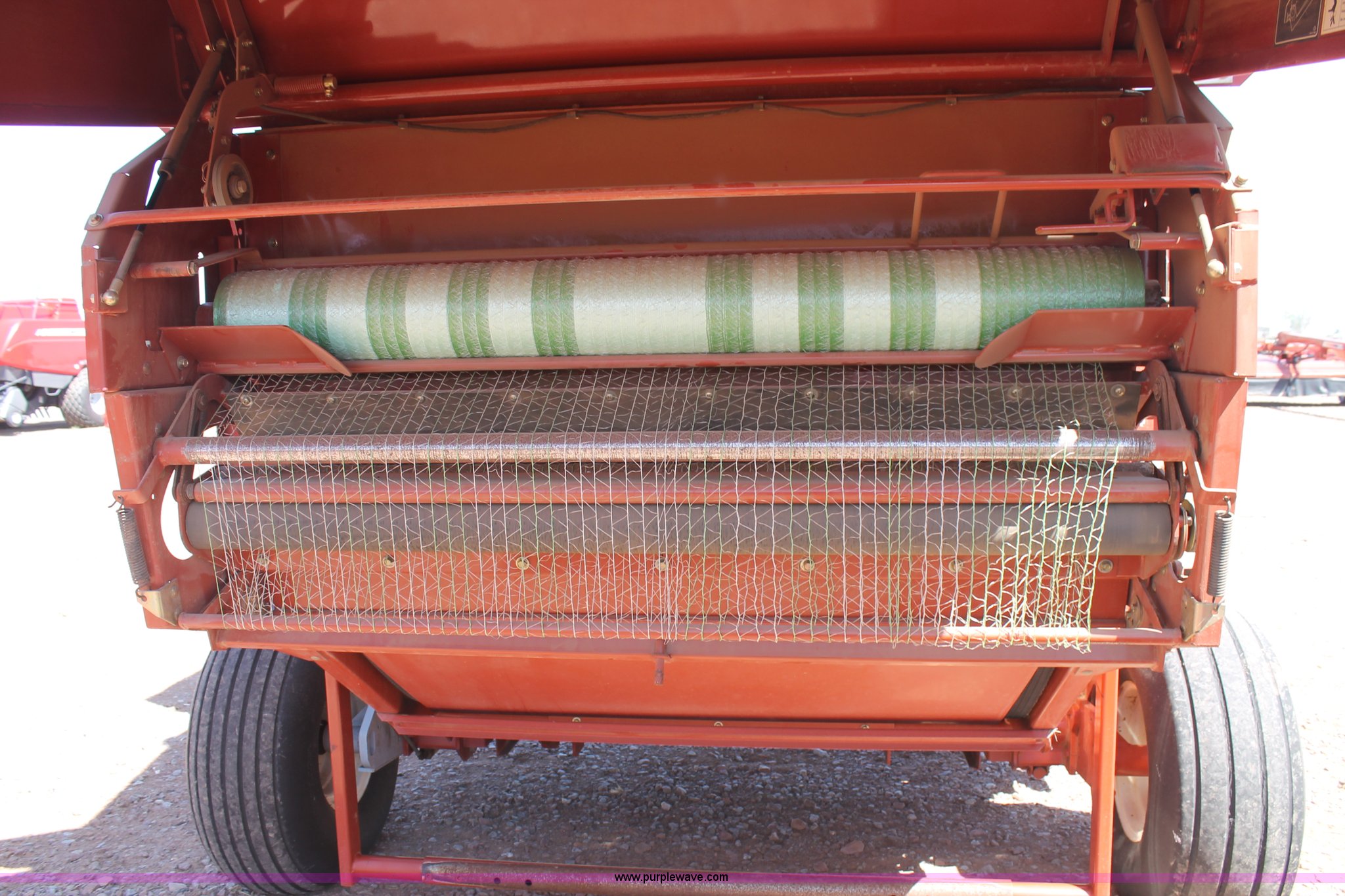 2005 Hesston 956A round baler in Altus, OK | Item H1550 sold | Purple Wave
