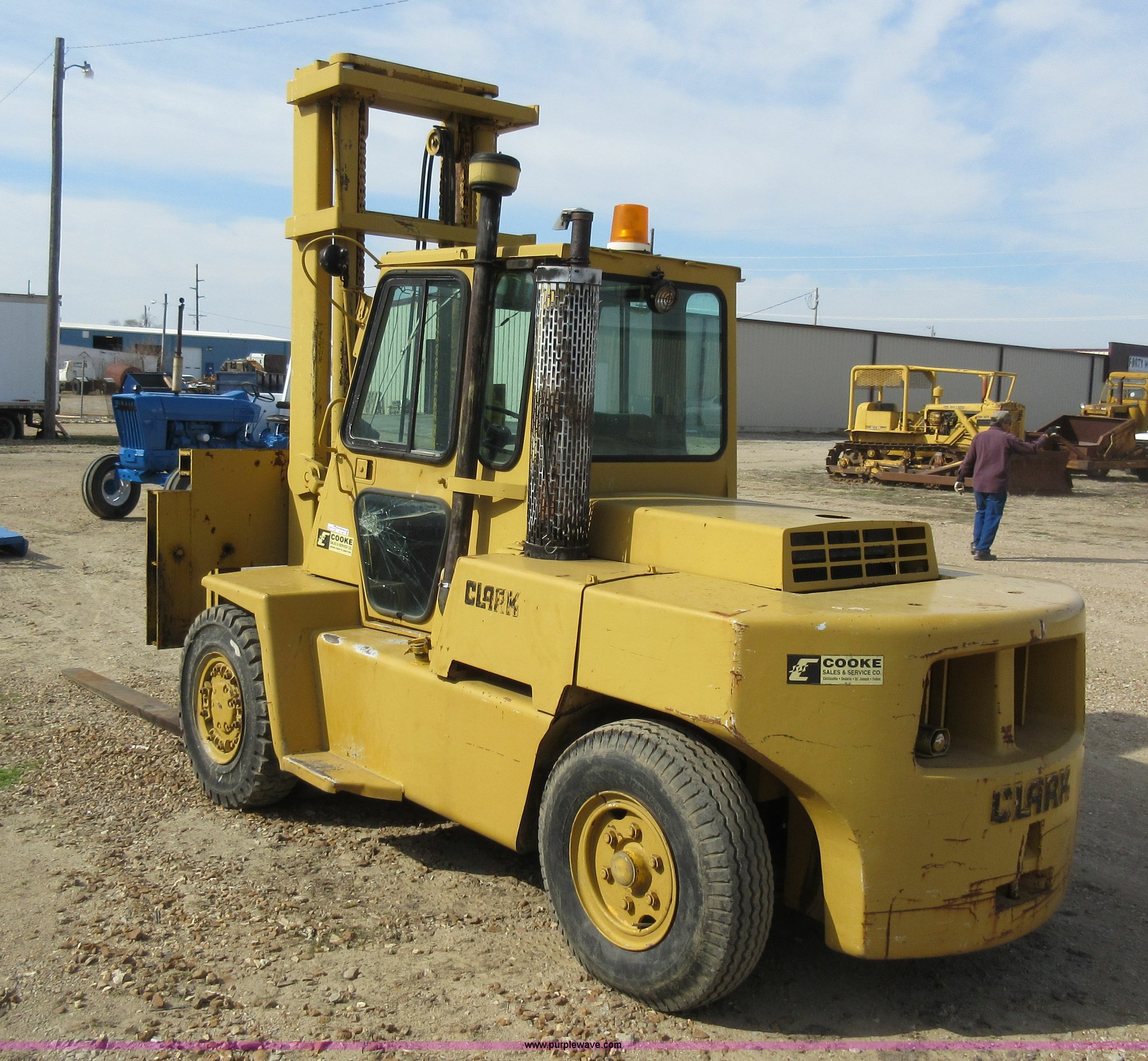 Clark C500Y155 forklift in Sedalia, MO | Item AV9471 sold | Purple Wave